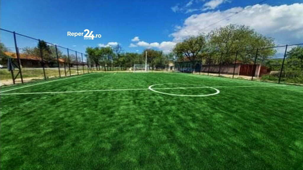 Teren sintetic la Maciova, o nouă investiție a edilului Boambeș