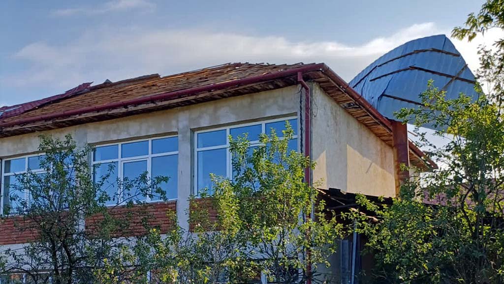 (FOTO) La Brebu, vijelia a trecut, pagubele au rămas