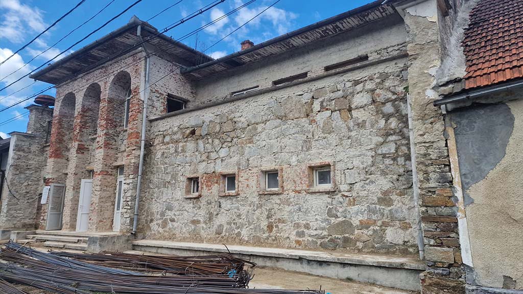 Se lucrează la reabilitarea căminului cultural din Văliug